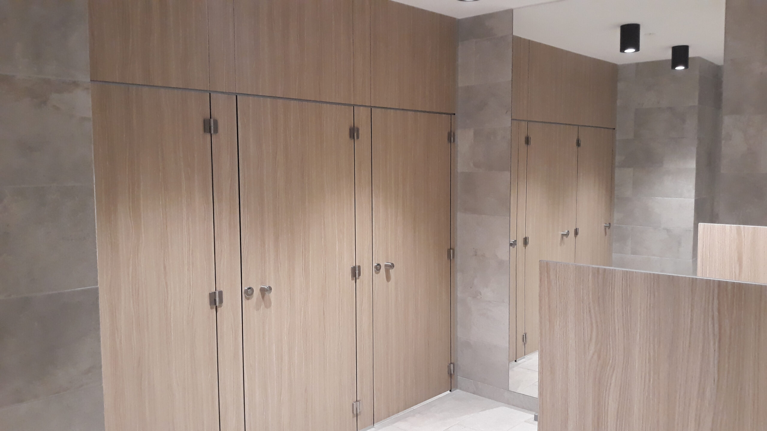 Kabiny sanitarne z płyt HPL | Kabiny WC - HPL System